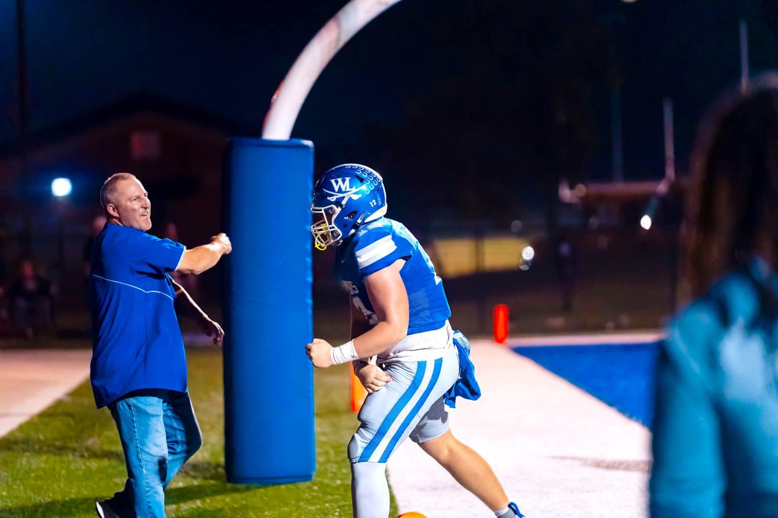 FOOTBALL: Cummings rushes for 8 TDs, state record 613 yards as West ...