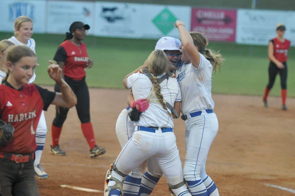SOFTBALL ROUNDUP: Walk-offs give, take away in Thursday-night thrillers ...