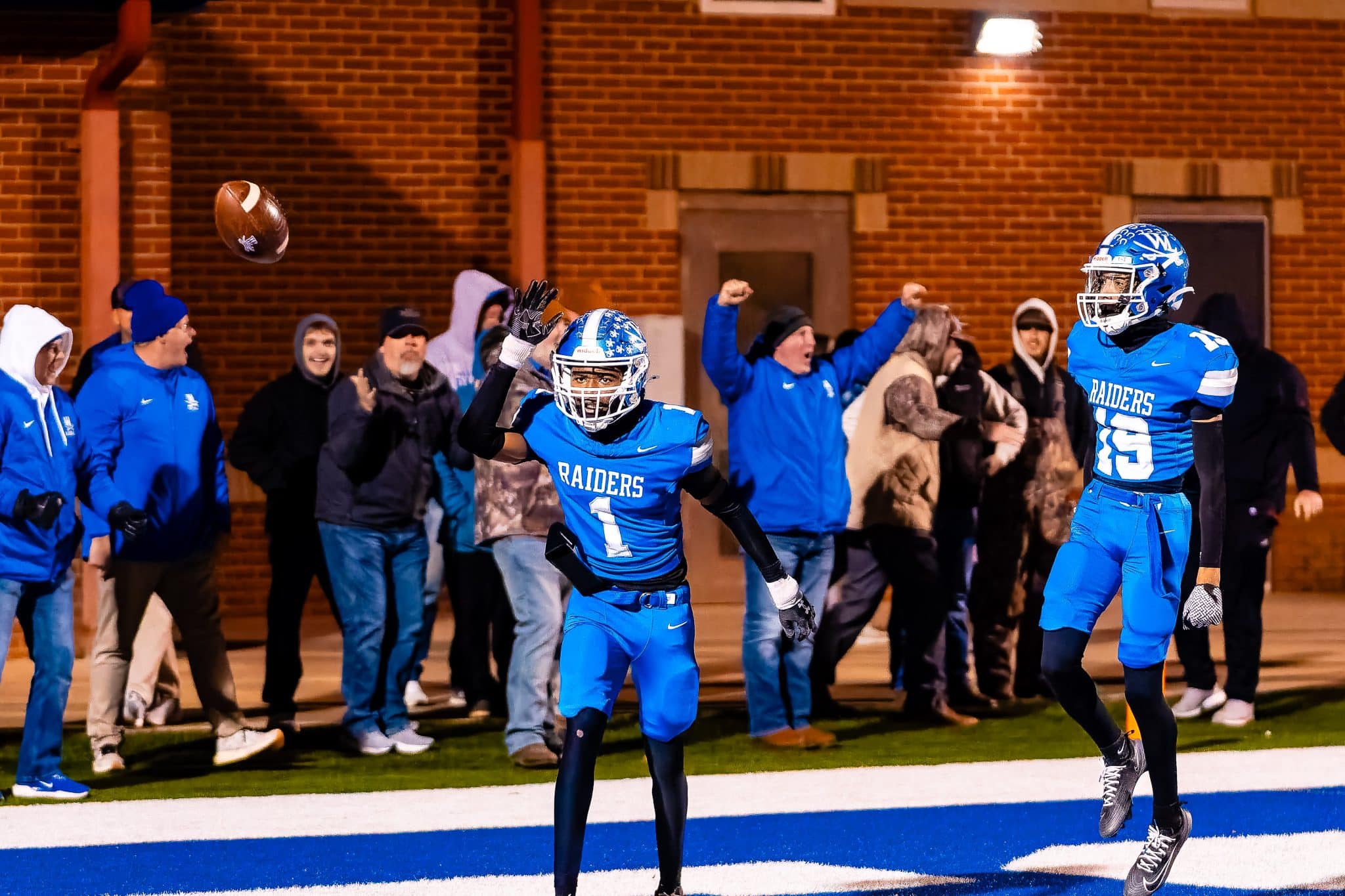 FOOTBALL: Clutch TDs, key tackles help West Laurens survive trouble to ...