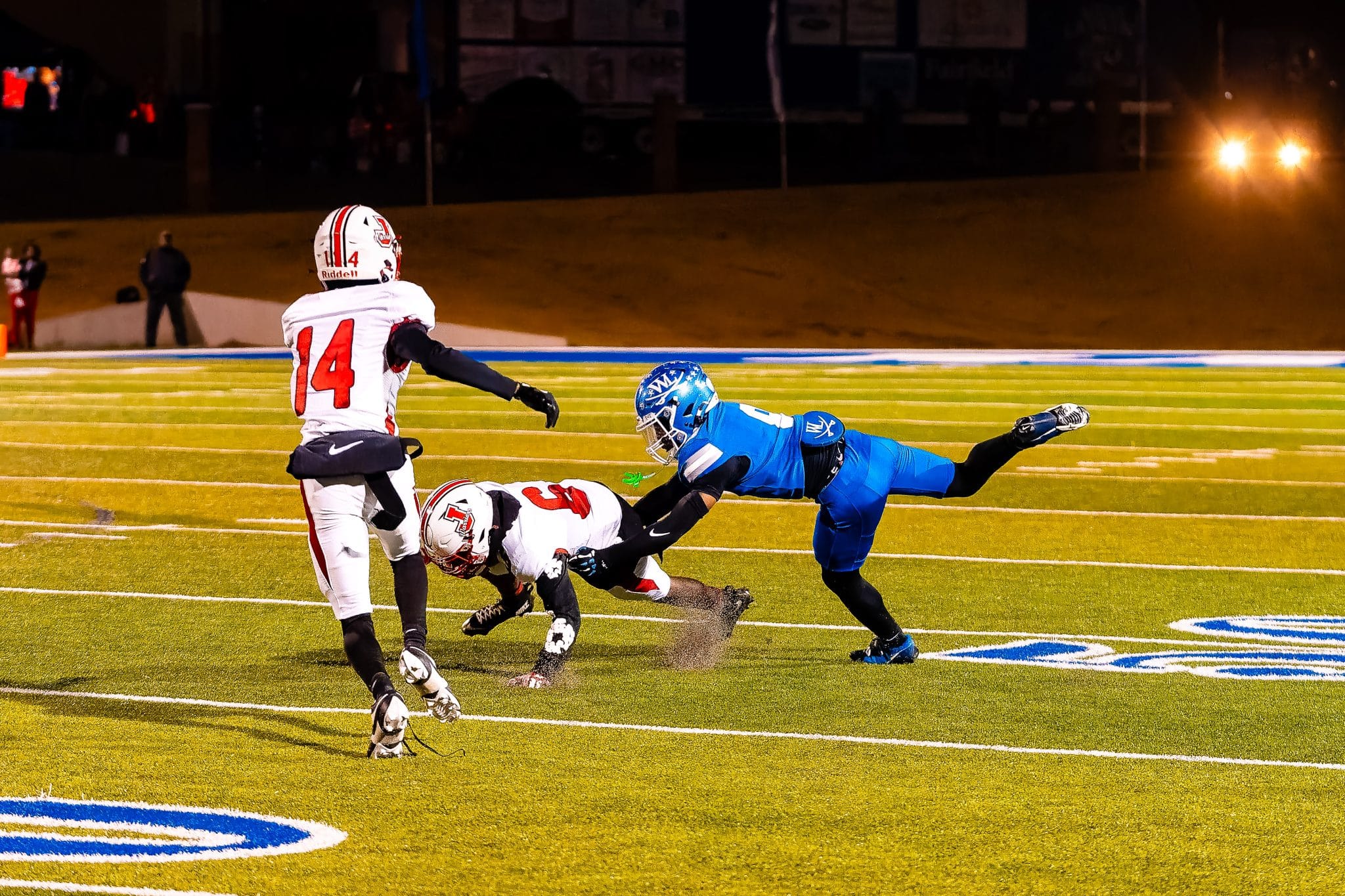 FOOTBALL: Clutch TDs, key tackles help West Laurens survive trouble to ...