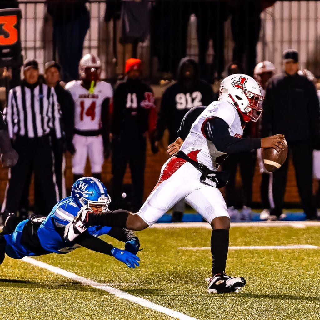 FOOTBALL: Clutch TDs, key tackles help West Laurens survive trouble to ...