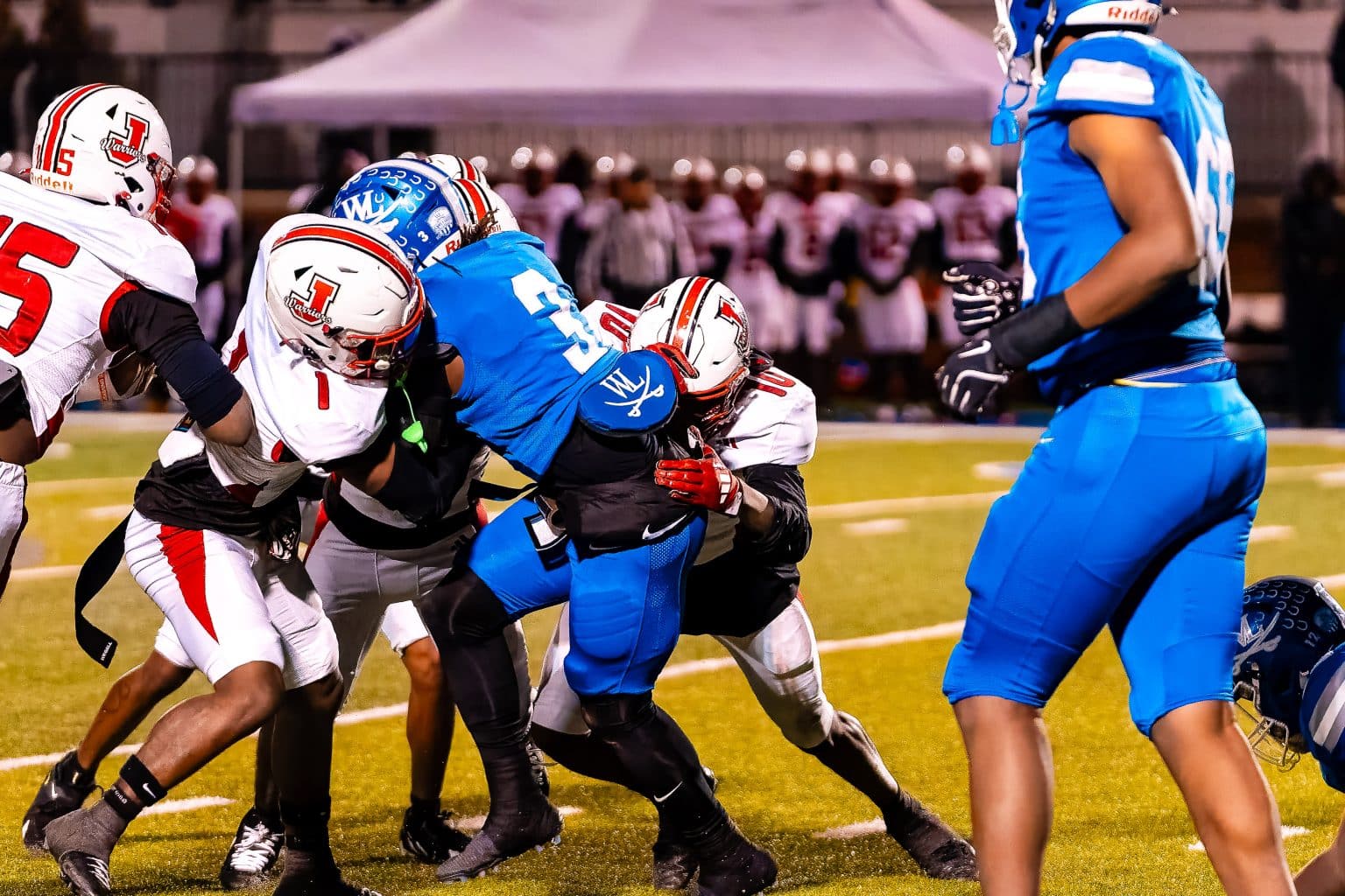 FOOTBALL: Clutch TDs, key tackles help West Laurens survive trouble to ...