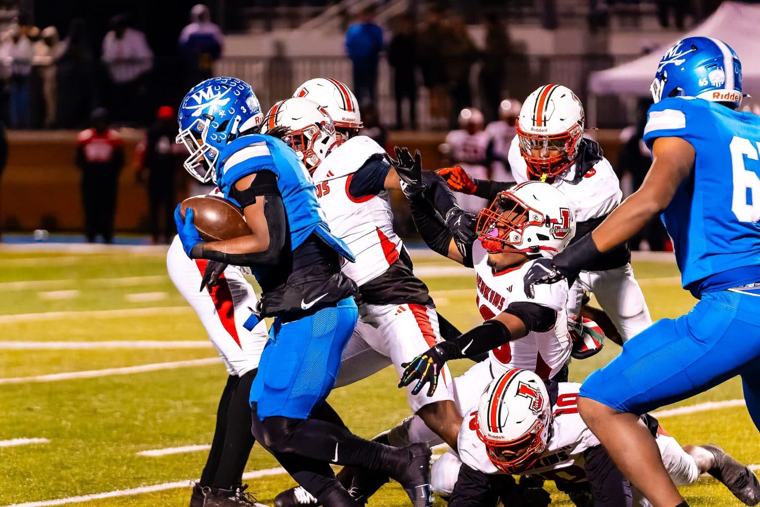 FOOTBALL: Clutch TDs, key tackles help West Laurens survive trouble to ...