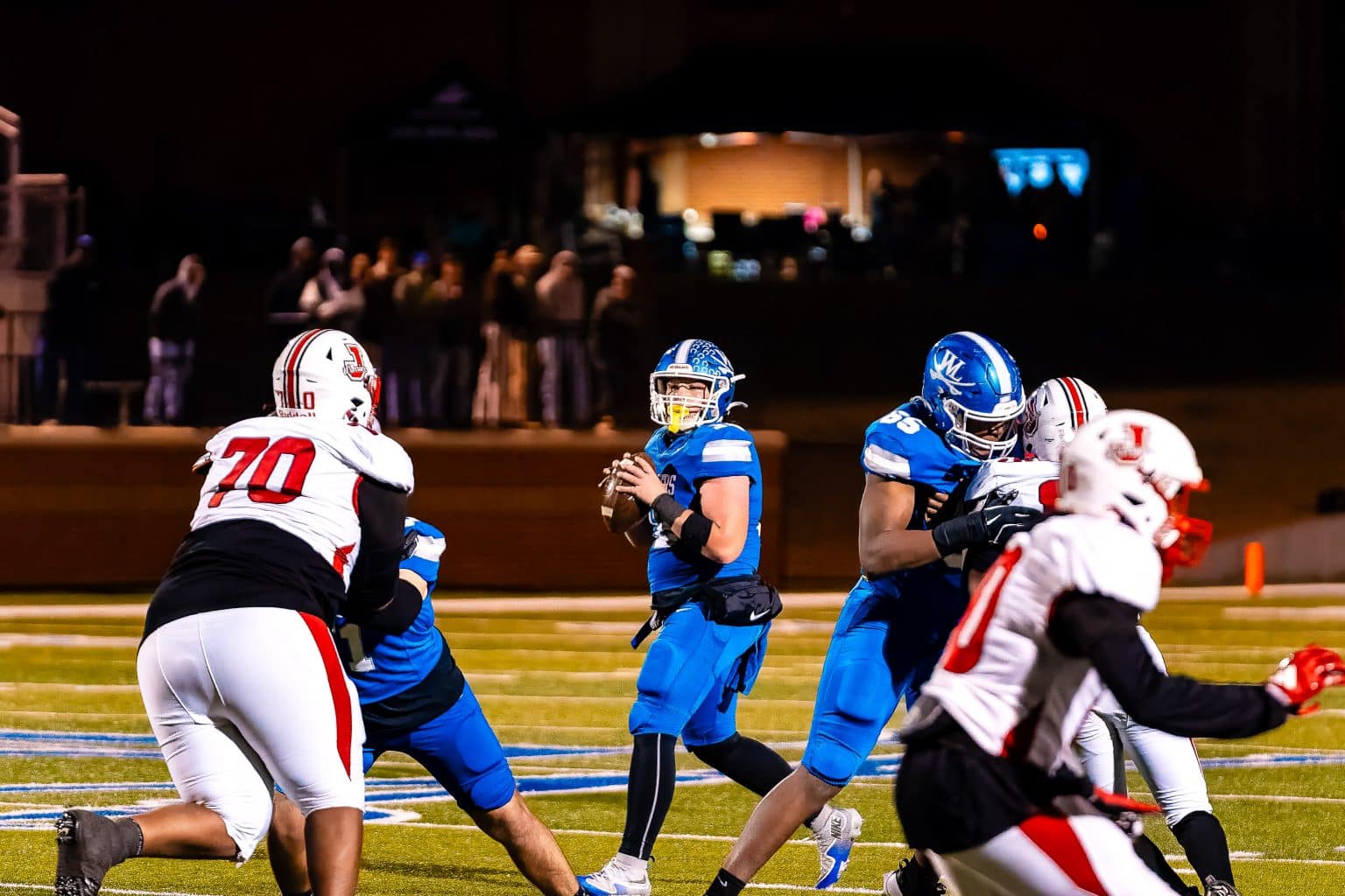 FOOTBALL: Clutch TDs, key tackles help West Laurens survive trouble to ...