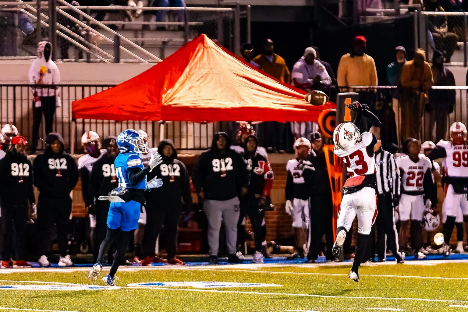 FOOTBALL: Clutch TDs, key tackles help West Laurens survive trouble to ...